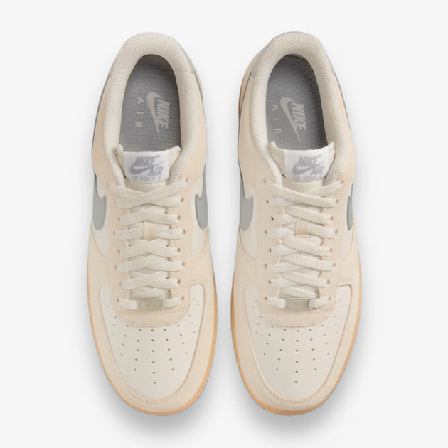 NIKE AIR FORCE 1 '07 LV8 PHANTOM/LT SMOKE GREY-GUM YELLOW FQ8714-002 ...